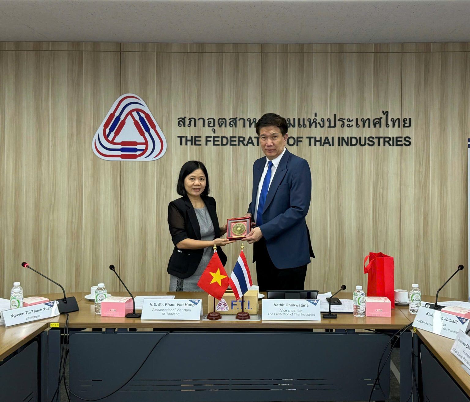 Đại diện ONEX Logistics tham gia chương trình Kết nối Giao thương Doanh ...